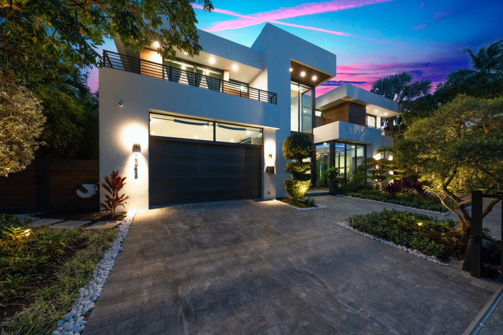 Experience a Haven of Luxury: 2542 Aqua Vista Blvd, Fort Lauderdale ...